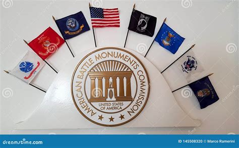 美国争斗纪念碑委员会的标志在佛罗伦萨美国公墓和纪念品，佛罗伦萨，托斯卡纳，意大利的 编辑类图片 图片 包括有 金黄 标志 145508320