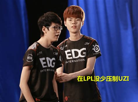 Lol两大无冕之王adc对决，开局7个击杀的deft，对线却对不过uzi选手