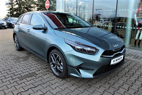 Kia Ceed 1 5 1 5 T GDi GPF 7DCT TOP Hatchback Benzin Hatchback Benzin