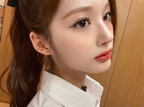 같은 반에 S급 미모의 걸그룹 센터가 두명 방송 연예 꾸르