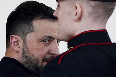 Журналист Карлсон призвал расследовать преступления Зеленского Газета