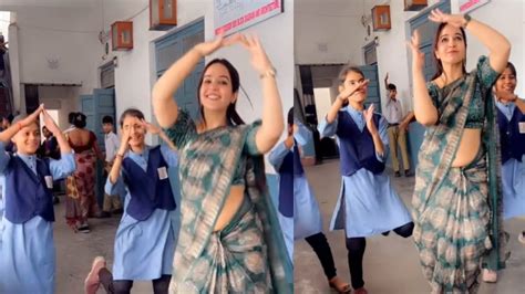 गुलाबी शरारा ट्रेंड पर टीचर ने बच्चों संग मटकाई कमर Video देख
