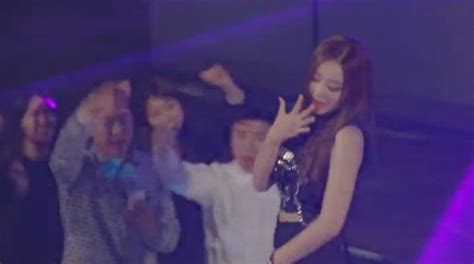 이슈링크 여왕의 꽃 레인보우 고우리vs원조 Exid 하니 위아래 아주경제