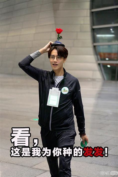 鹿晗童年照曝光！原来他和陈坤、杨幂都是童心未泯的火影迷 每日头条