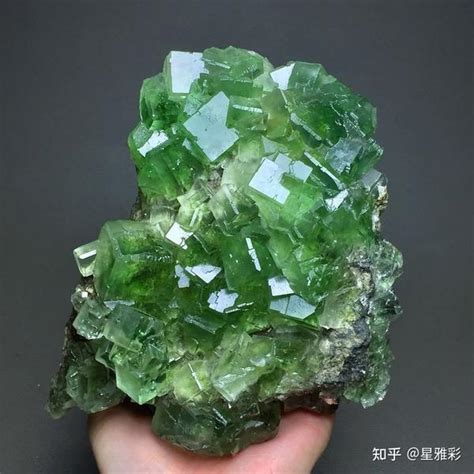 萤石科普 最美多彩矿标的称号只能给它了 知乎