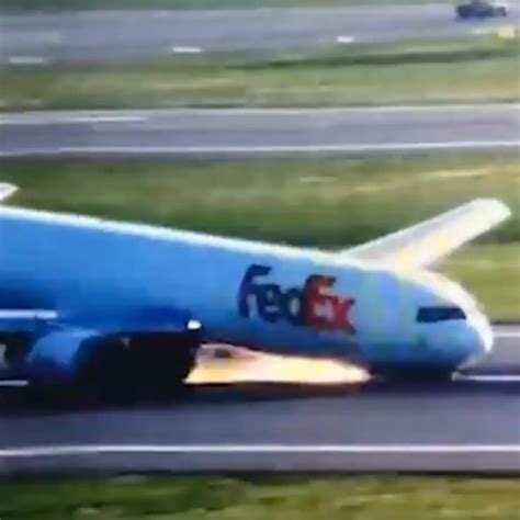 Terrifying Video Shows Boeing 767 Plane Making Emergency Landing