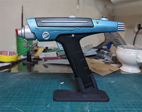 Archivo Stl Gratis Stand Para Strange New Worlds Phaser De Freebugplan Imprimible En D