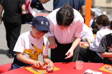 გორის 🇬🇪 გორში ცენტრალურ მოედანზე საზეიმო ღონისძიებები მიმდინარეობს