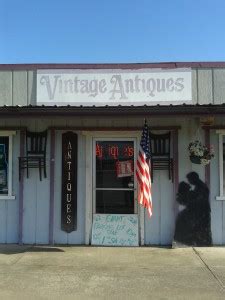 Vintage Antiques And Country Barn Auctions