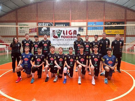 o melhor líbero da competição vôlei de Forquilhinha é vice campeão