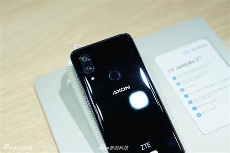 背面指纹下巴 中兴旗舰天机axon9 Pro现场图新浪图片