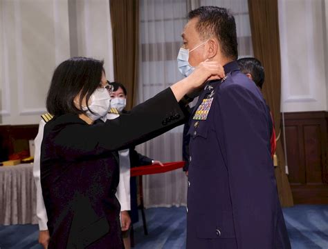 國內covid 19（2019冠狀病毒疾病）疫情延燒，疫苗接種意願隨之增加，2022年第6批採購莫德納疫苗11061萬劑，下午抵達