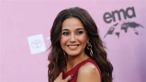 Emmanuelle Chriqui Turns 50 See The Entourage Stars Stunning