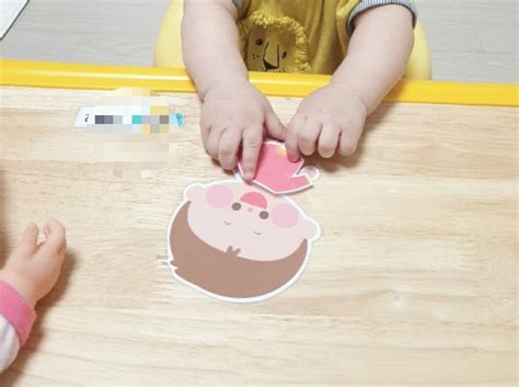 호반아이사랑♡ 만0세발달과정특성수준별활동 만0세느껴보아요주제신체소근육아기의옷을붙여요놀이 만0세신체소근육발달 만0세흥미확장발달촉진 아기인형놀이 만0세떼었다붙였다놀이 만0세양말