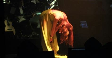 백지영 15년 가수 팬들에 100도 폴더 인사눈길