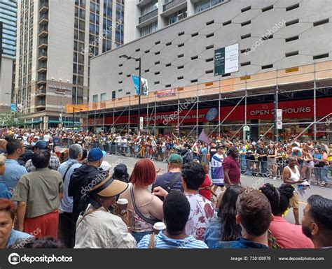 토론토 캐나다 2024년 30일 토론토 다운타운의 2024년 프라이드 퍼레이드에 참가하는 — 스톡 에디토리얼 사진 © Pftrip 730100878