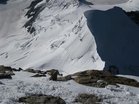 Blick Von Der Jungfrau Zum Rottalsattel Mit Aufstiegsspur Hikr Org