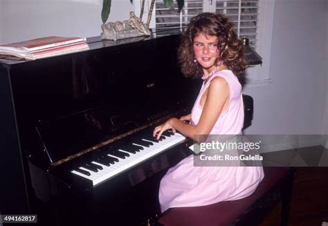 109 Elizabeth Gorcey Photos And High Res Pictures Getty Images