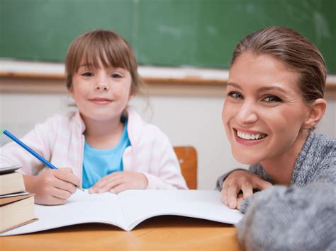 学童保育指導員は子ども達の放課後をしっかり守る気になる仕事内容と必須資格取得の方法とはホプラス女性の資格転職就職キャリアアップを