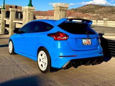 2016 Ford Focus Rs With 18x85 Fifteen52 Turbomac And Michelin 245x35