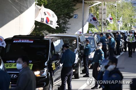 대한민국 애국순찰팀 차량 검문 연합뉴스