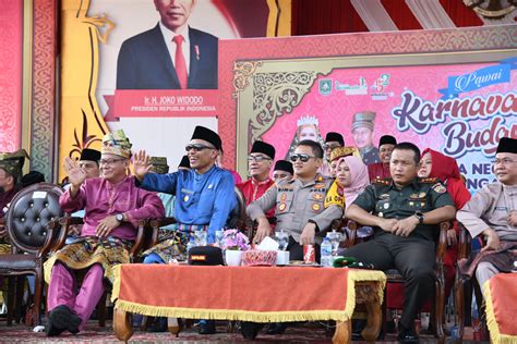 Ragam Adat Dan Budaya Ditampilkan Karnaval Budaya Pesona Negeri