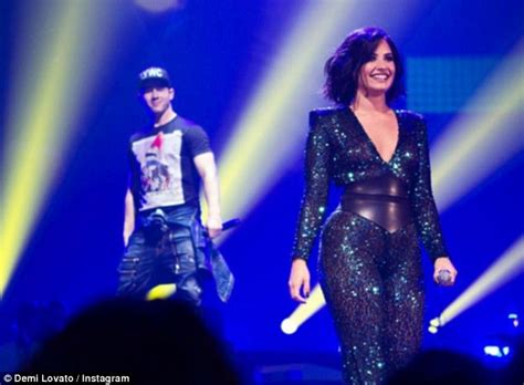 Demi Lovato Posts Sexy Instagram Selfie During Her Future Now Tour Daily Mail Online