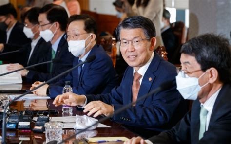 Sr경제and라이프 은성수 금융위원장 “은행권 기간산업 보호 동참해야”