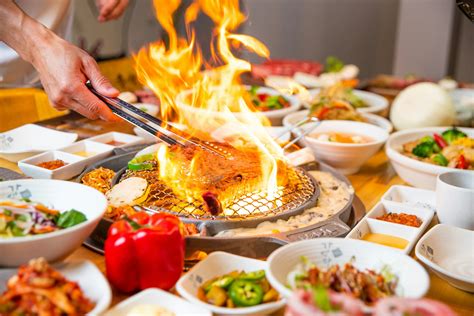 집게 Bbq 고기 고명 그릴 담배를 피우다 레스토랑 맛있는 매운 모임 미식가 바비큐 바비큐 그릴