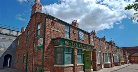 Itv Coronation Street Star Splits From Husband After 20 Years Flipboard