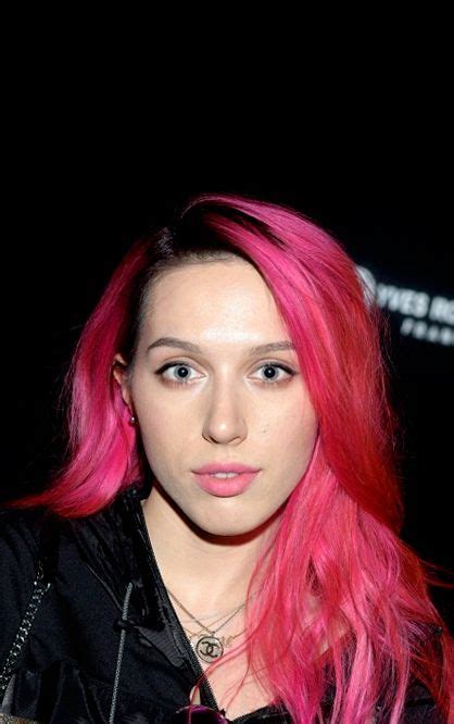 Знаменитости с типом фигуры «Перевернутый треугольник