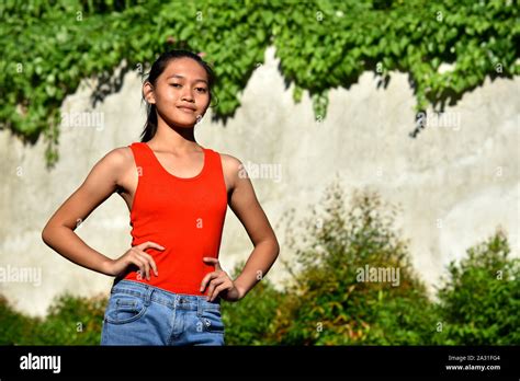 Maigre Jeune Fille Banque De Photographies Et Dimages à Haute