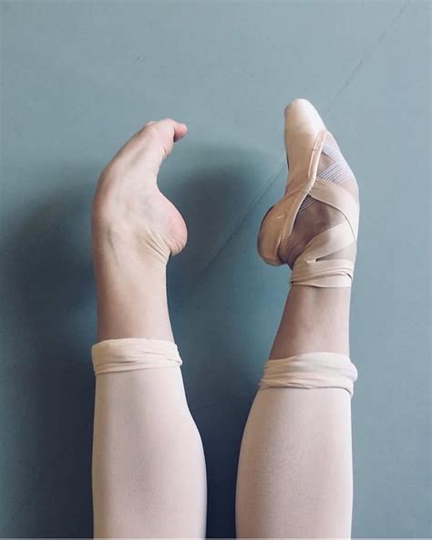 Pointe Shoes Ballet Feet At Harry Quintana Blog