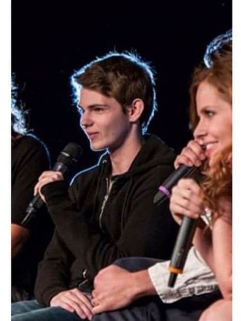 Pin By Viniana Tamanitoakula On Robbie Kay Or Ouat Robbie Kay Peter Pan Robbie Kay Peter Pan