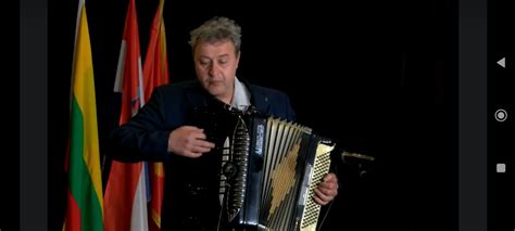 Вокална група Нежен пламък и Туристически смесен хор Еделвайс