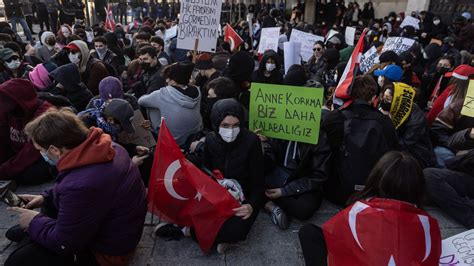 Задържаха адвоката на арестувания кмет на Истанбул Новини бг