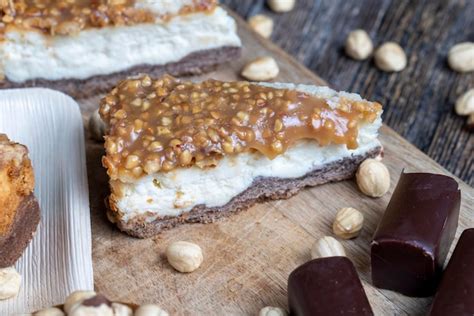 Bolo Multicamadas Feito De Bolo De Chocolate Cheesecake De Leite E