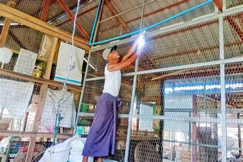 ကျေးလက် စည်ပင်သာယာဈေးများ လျှပ်စစ်အန္တရာယ်ကင်းဝေးစေရန်နှင့် ဈေးလုံခြုံရေးအတွက် လျှပ်စစ်မီးသီးမ