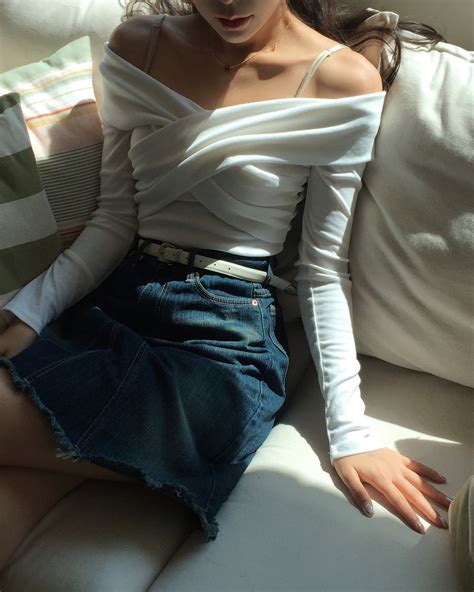 웨이스 랩 오프숄더 T