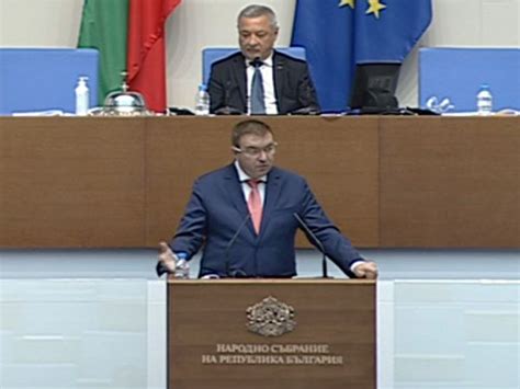 Разпределят безплатните противогрипни ваксини за пенсионери поставянето им започва до дни