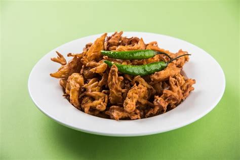 Premium Photo Crispy Kanda Bhaji Or Bhajji Or Pyaj Pakode Or Fried