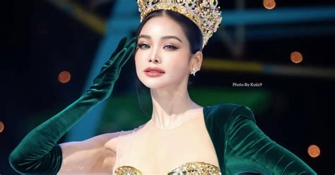 Hoa Hậu Hòa Bình Thái Lan Bị Chỉ Trích Vì Mặc Váy Hở Nội Y