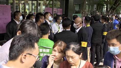 大同經營權之爭開打 股東會300名黑衣人進駐 Yahoo奇摩汽車機車
