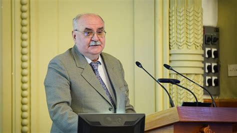 Зашто САНУ ћути Зоран Кнежевић за Политику о Космету политичком