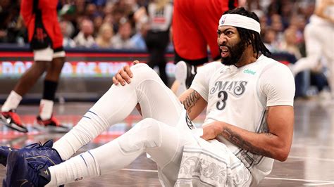 Anthony Davis Leaves Mavericks Debut With Injury After Being Traded For