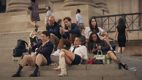 Les Premiers Secrets De Gossip Girl De Se Dévoilent Dans La Bande