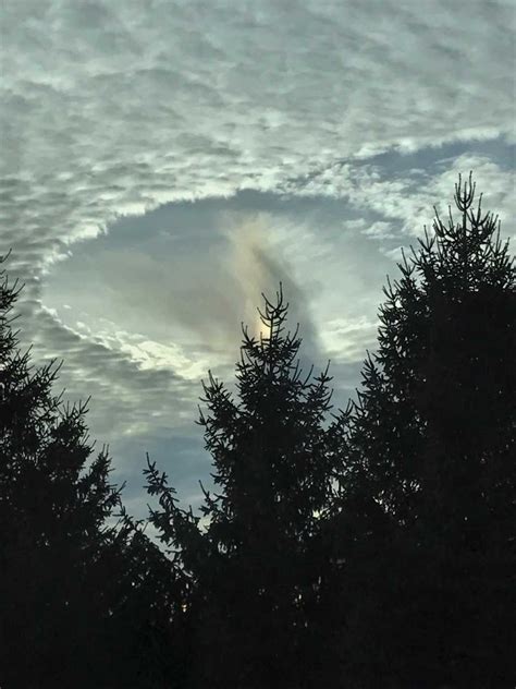 Is The Truth Out There Rare Hole Punch Cloud Appears Over Illinois In Pictures Strange Sounds