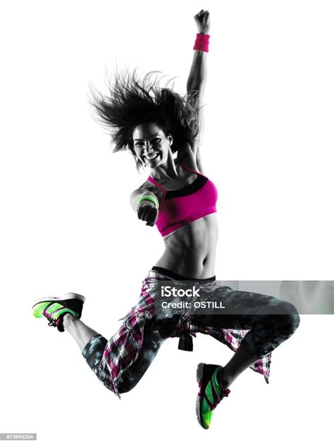 여자 Zumba 피트 니스 연습 댄서 격리 실루엣 댄스 줌바에 대한 스톡 사진 및 기타 이미지 줌바 여자 한 명의 여자만