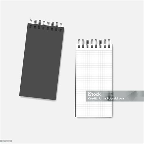 Notebook Spiral Kertas Kuadrat Terbuka Dan Tertutup Mockup Realistis