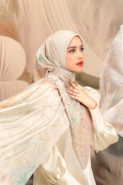 Misool Square Sand Buttonscarves